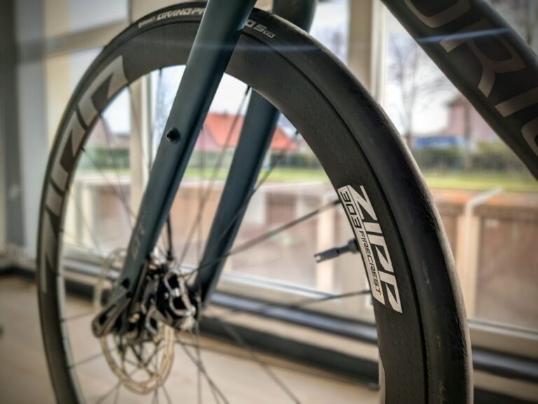 Test Zipp 303 Firecrest : La révolution des roues en carbone